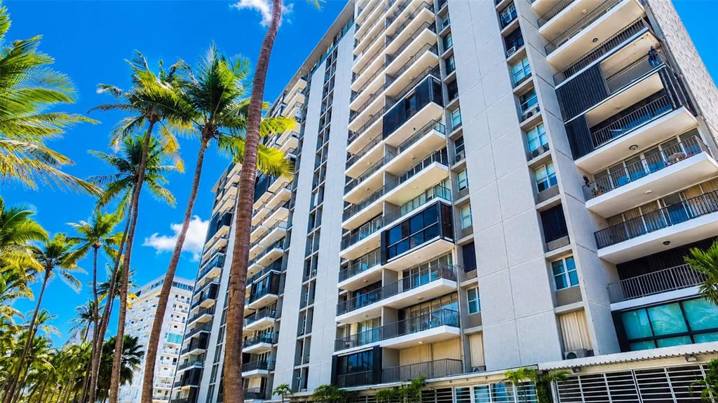 4-D, 4745, Ave Isla Verde, Carolina - Apartamento en Venta | Findit
